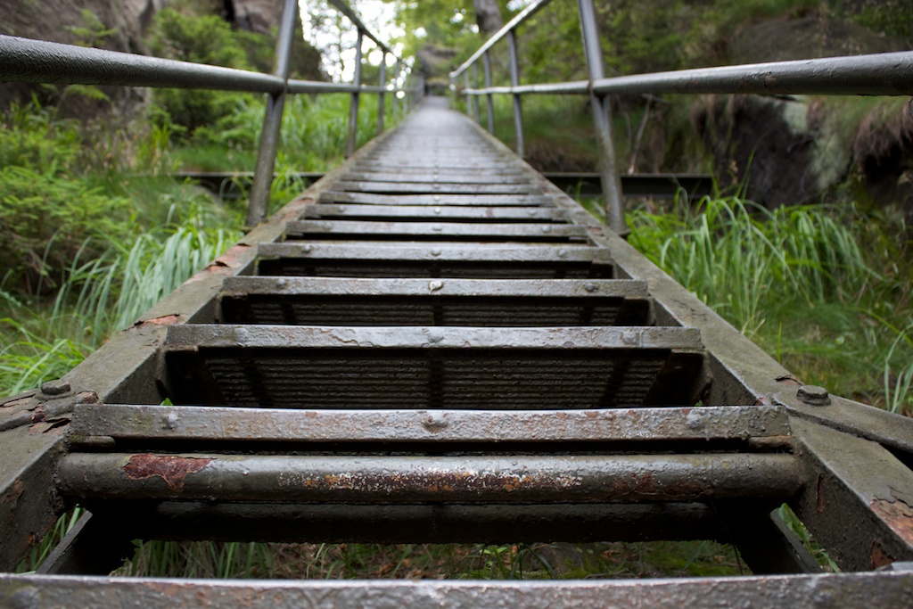 Stiegen an den Schrammsteinen | SÄCHSISCHE SCHWEIZ « bahnnatur.de